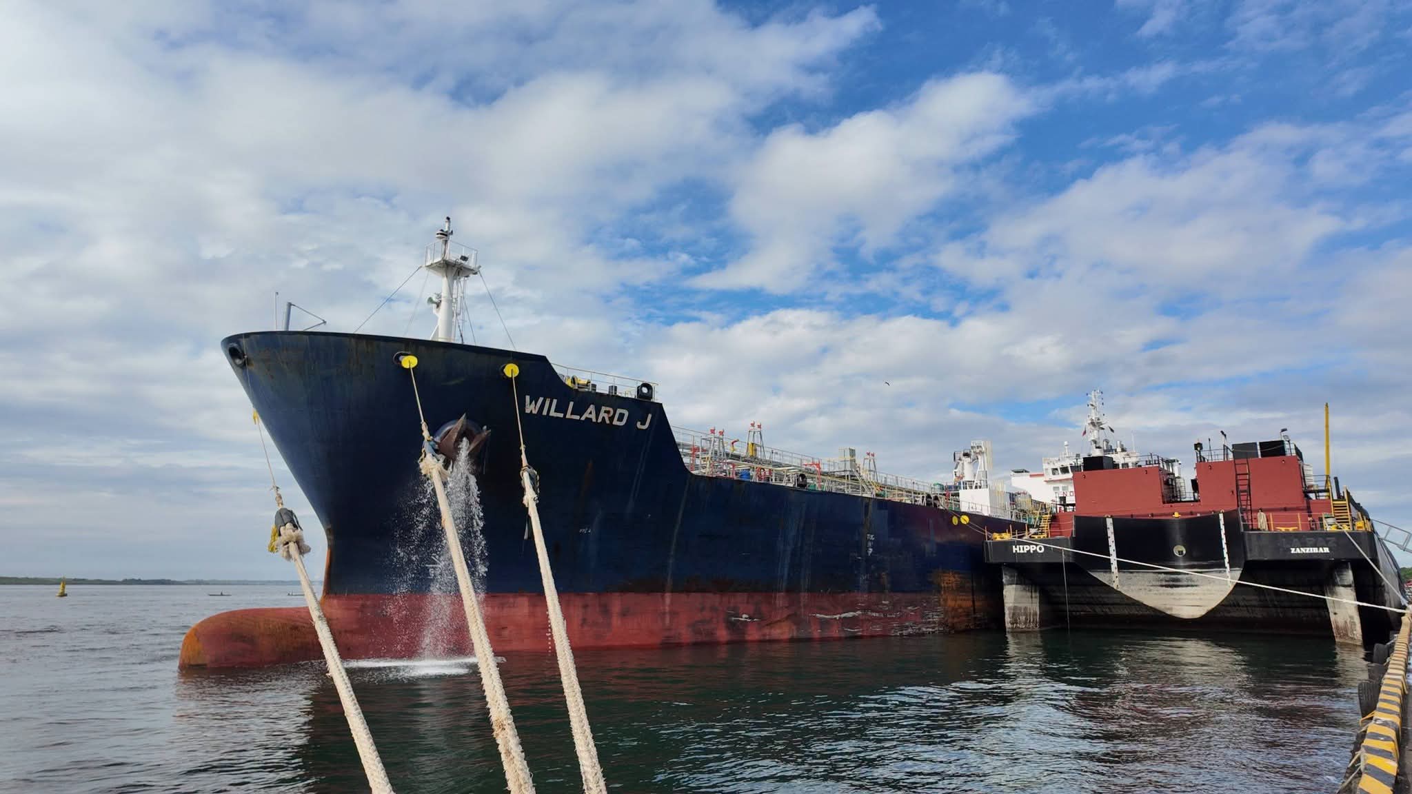 Tumaco recibe histórica carga de 103.000 barriles de combustible y ...
